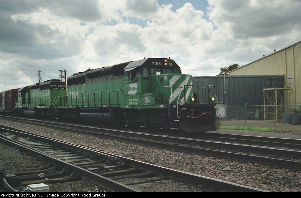 BN 7166 & BNSF 6909
